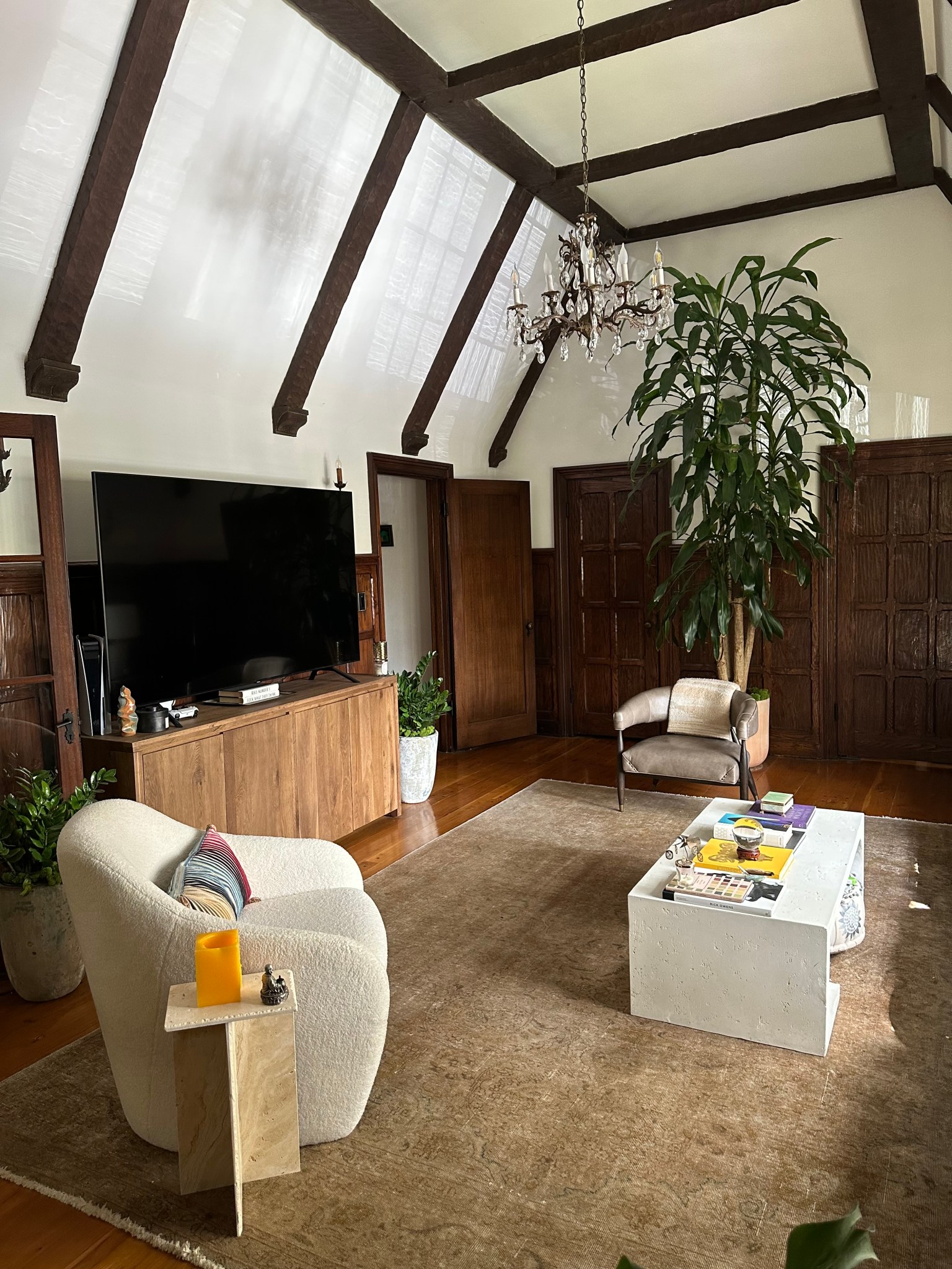 AVAILABLE APARTMENTS | Art Deco Apartments